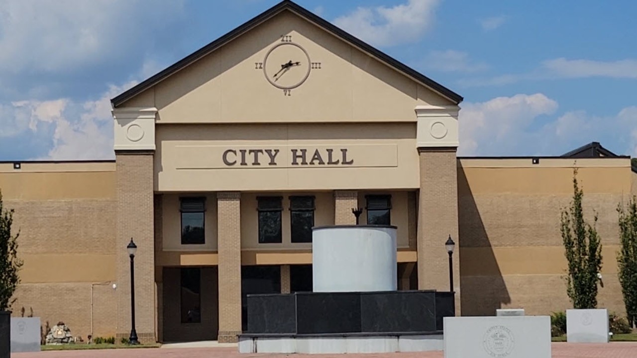 La ciudad de Warner Robins cierra oficinas no esenciales, igual que ...