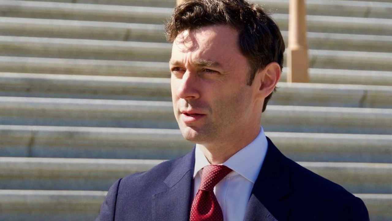El senador Jon Ossoff insta a los funcionarios de la FIFA a ayudar a ...