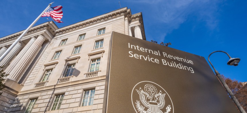 Jueza federal permite que el IRS comparta datos tributarios de ...